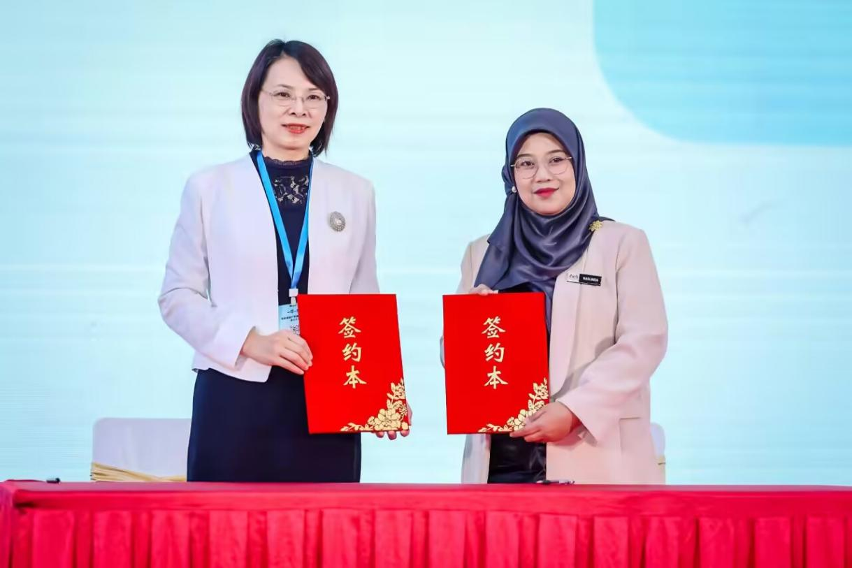 长江工程职业技术学院参加教育部中外人文交流友谊学院项目总结会，共绘职教出海新蓝图-水利水电学院